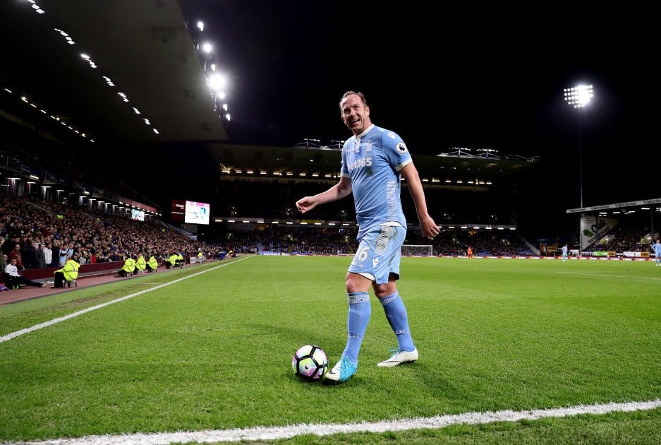 Video: Charlie Adam ja futishistorian kehnoin kulmapotku Valioliigassa 2017