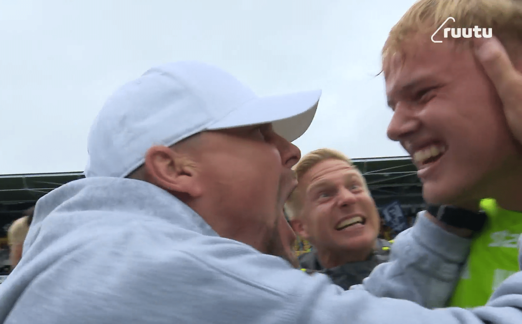 Video: 18-vuotiaalla HJK-maalivahti Alex Ramulalla uskomaton debyytti ...