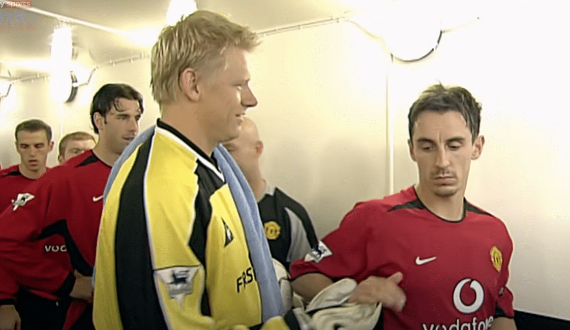 Klassikkovideo: Gary Neville ei halua kätellä Peter Schmeichelia ...
