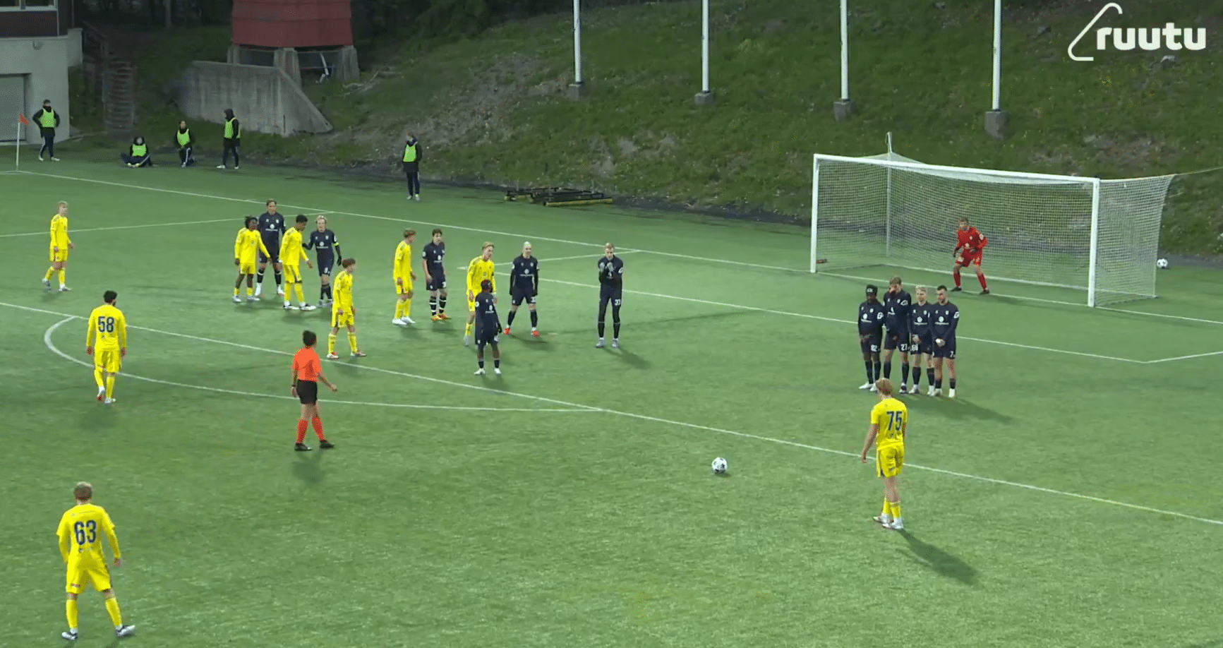 Video: Klubi 04:n Liam Rippon painoi kuvankauniin vaparimaalin Gilla FC ...